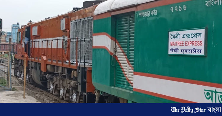 মৈত্রী এক্সপ্রেসকে লক্ষ্য করে বোমা নিক্ষেপ | Daily Star Bangla