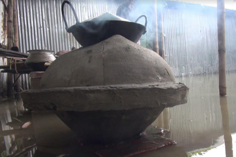 ‘একসটারা চুলা হামরা চোকির উপর রাখিয়াও রান্না করির পাই’ | The Daily ...